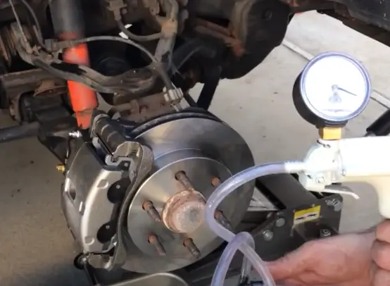 How to use a Vacuum Brake Bleeder? - Cleaning Beasts
